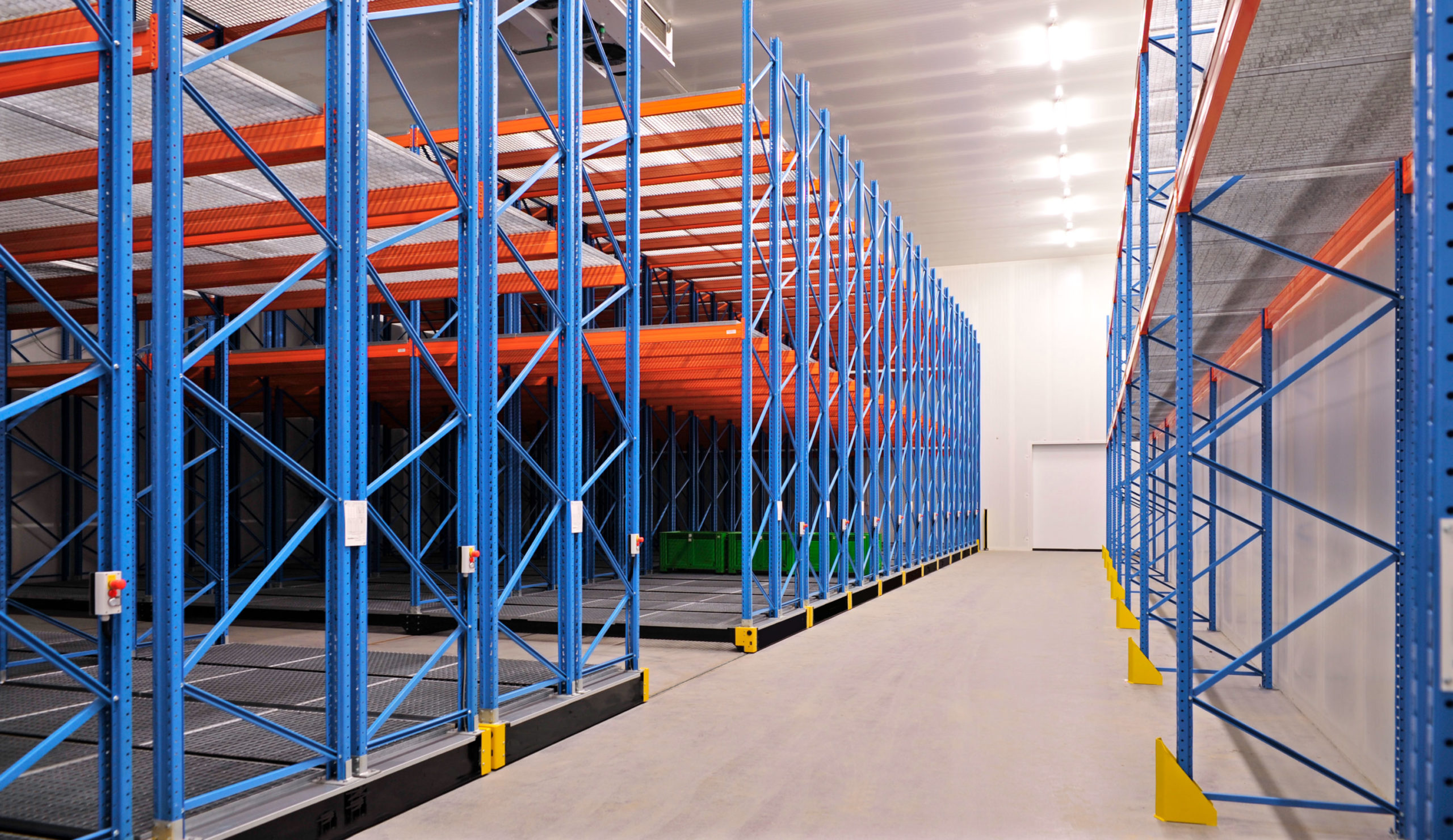 MOBILE RACKING SYSTEM: Definisi, Cara Kerja, Manfaat dan Kelebihan